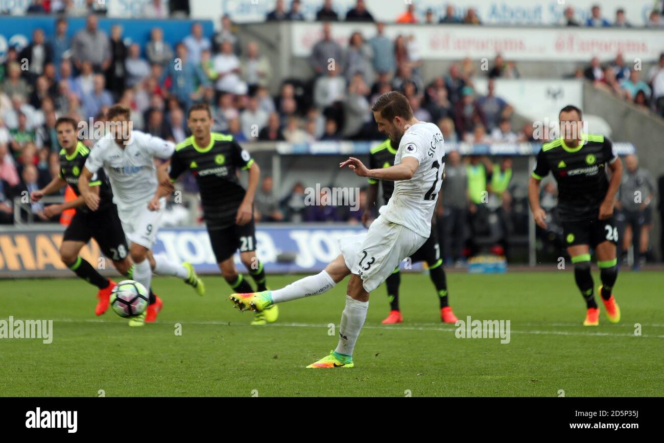 Soocer goal hi-res stock photography and images - Alamy