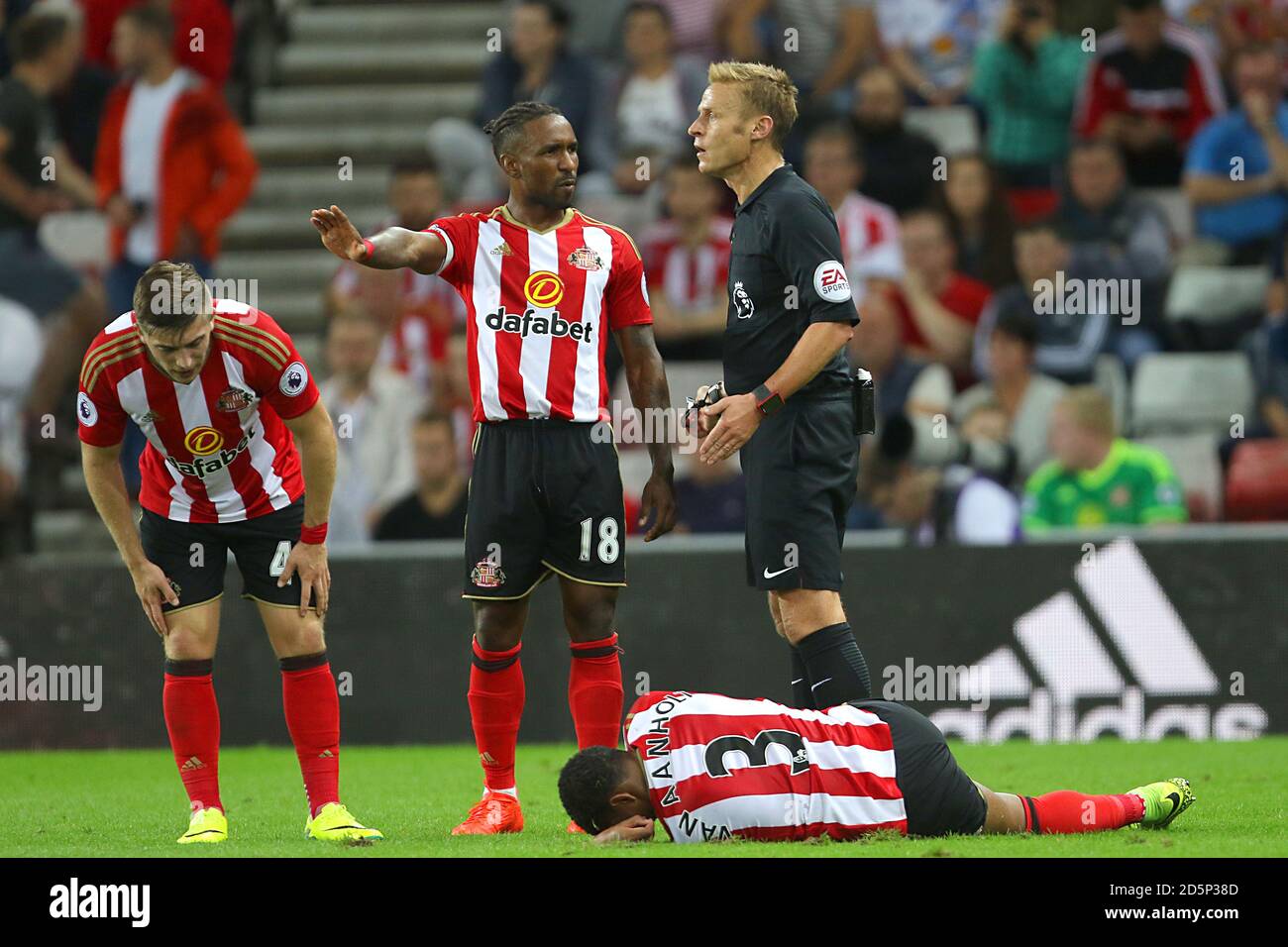 Sunderland's Jermain Defoe speaks with referee Mike Jones after a foul ...