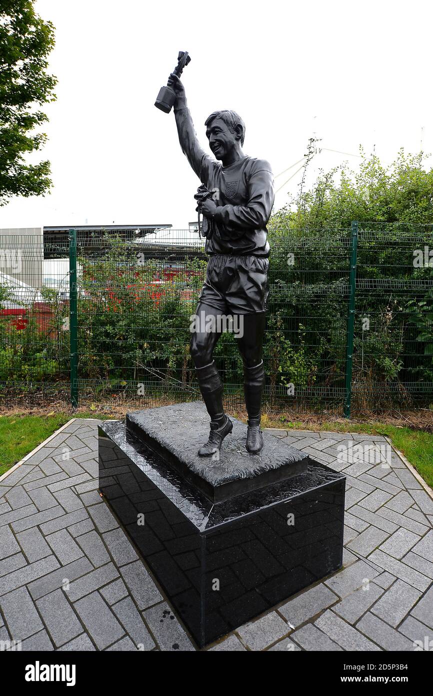 Gordon banks statue hi-res stock photography and images - Alamy