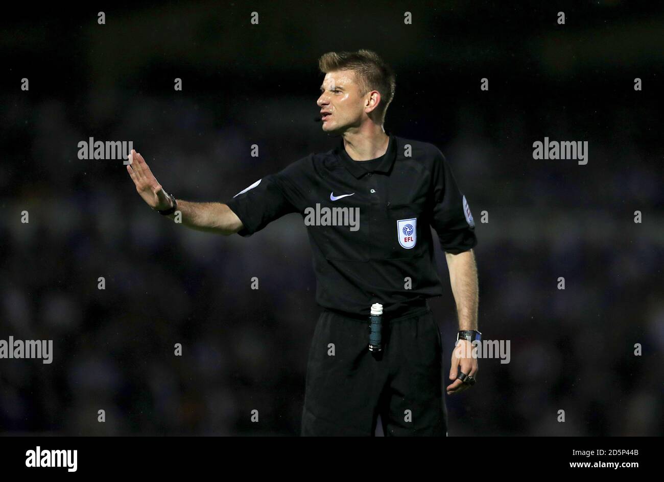 Referee Ollie Yates Stock Photo - Alamy