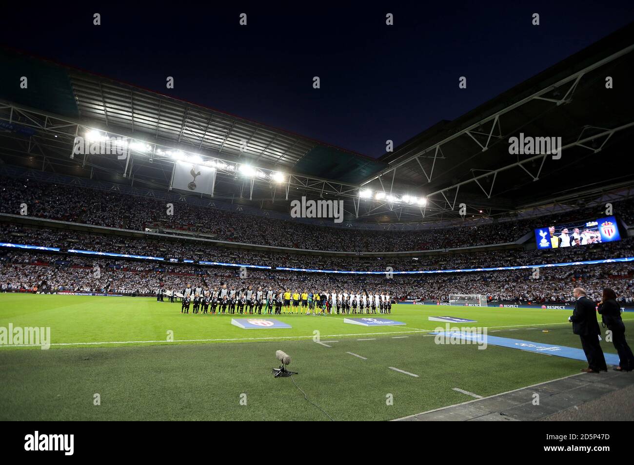 Tottenham Hotspur players during the line up Stock Photo - Alamy