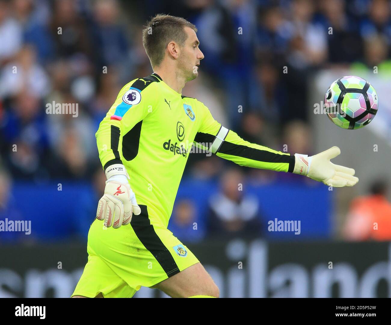 Burnley goalkeeper Tom Heaton Stock Photo - Alamy