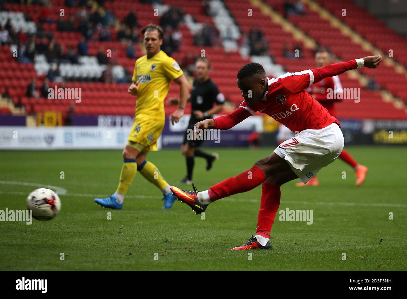 Charlton Athletic's Ademola Lookman Stock Photo - Alamy