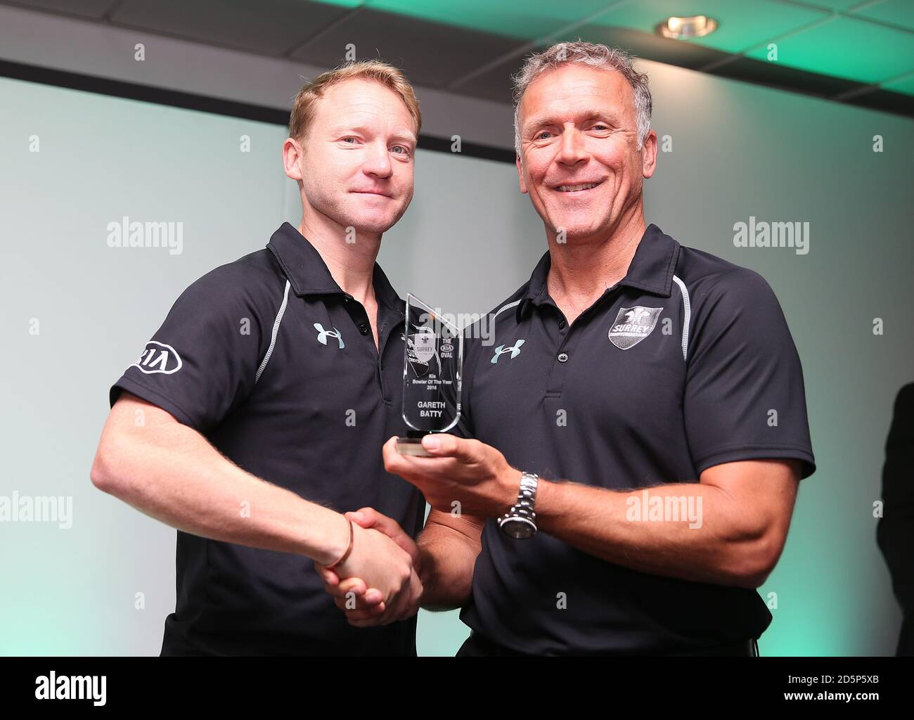 Surrey's Gareth Batty recevies the Kia Bowler award from coach Alec ...