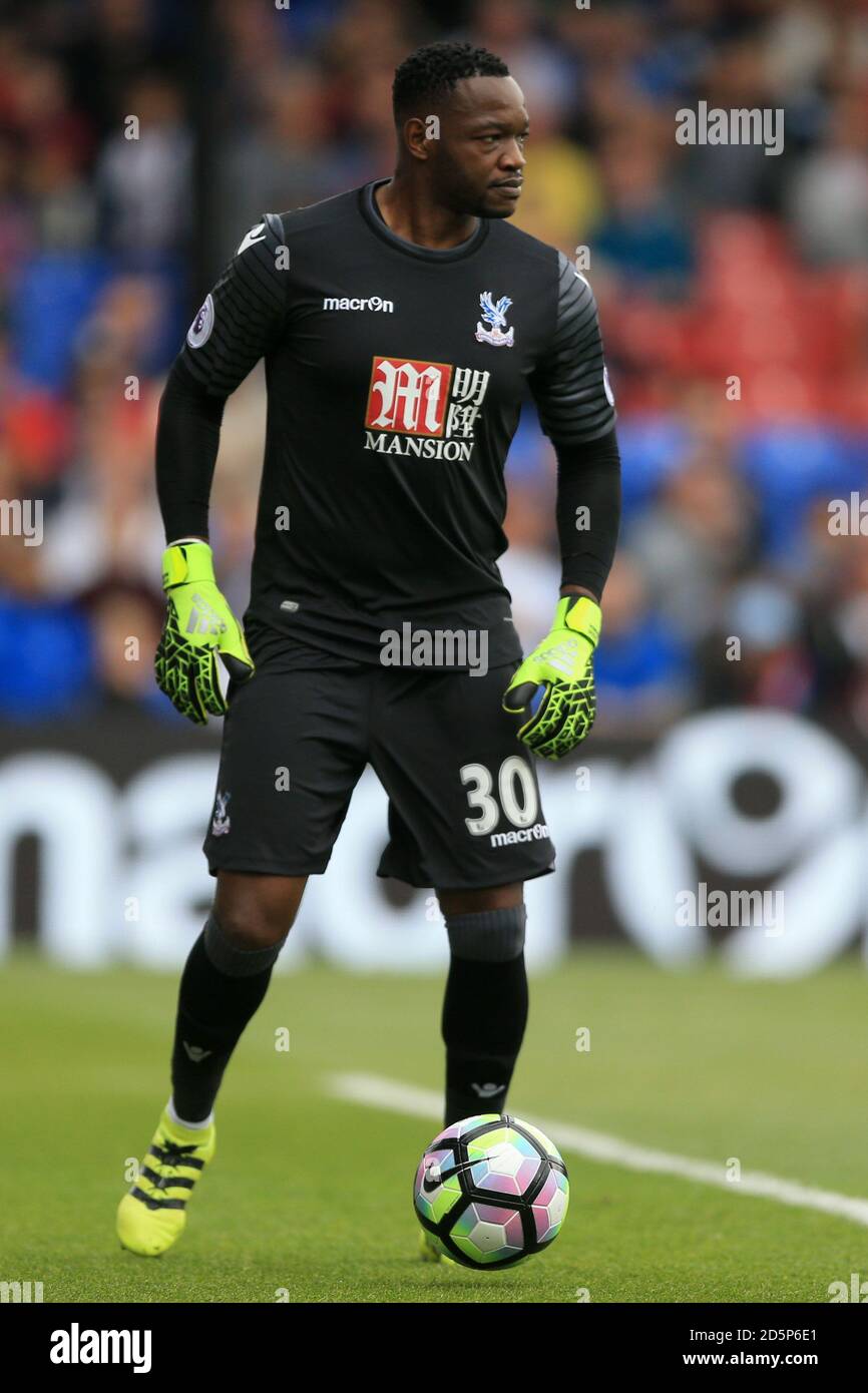 Crystal Palace goalkeeper Steve Mandanda Stock Photo - Alamy