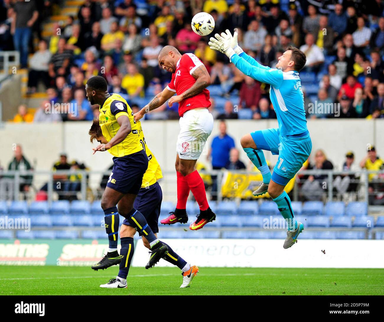 Oxford United's goalkeeper Simon Eastwood (right) and Charlton Athletic ...