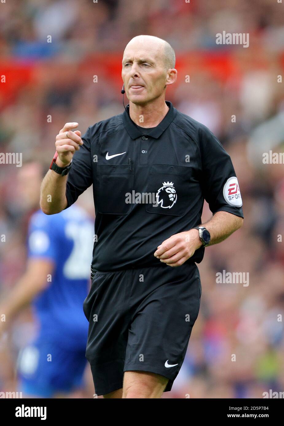 Match referee Mike Dean Stock Photo - Alamy