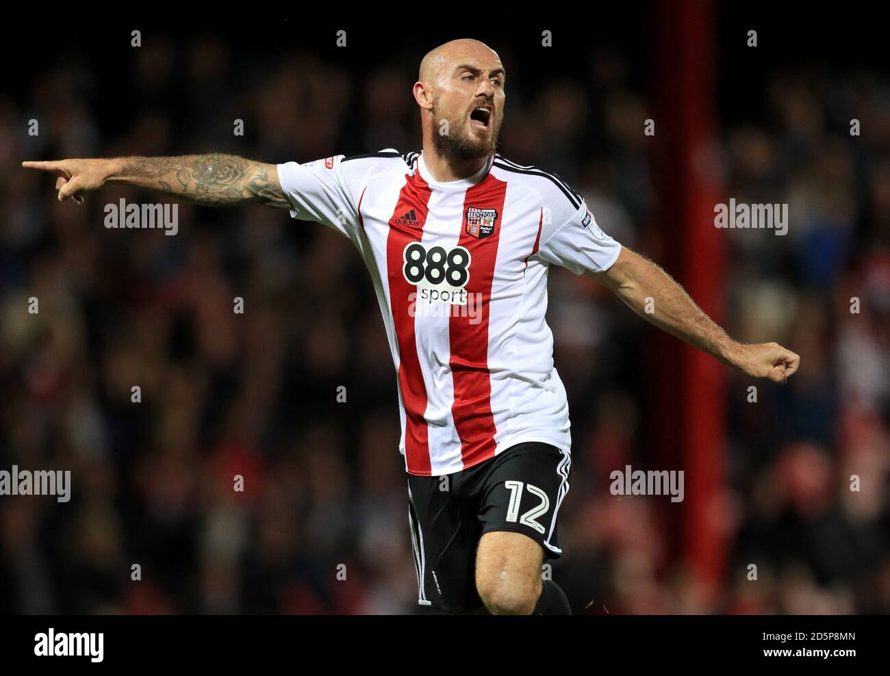 Brentford's Alan McCormack Stock Photo - Alamy