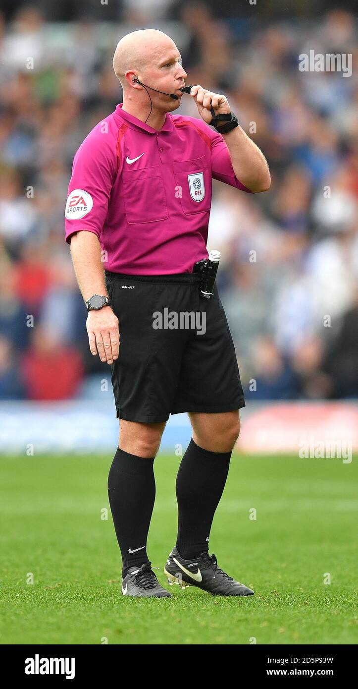 Referee Simon Hooper Stock Photo - Alamy