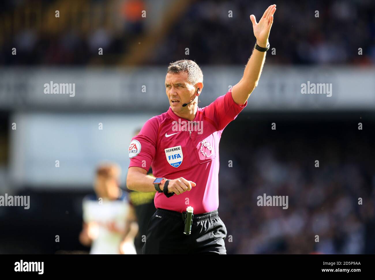 Referee Andre Marriner Stock Photo - Alamy
