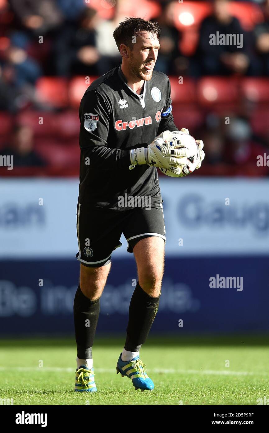 Rochdale goalkeeper Josh Lillis Stock Photo - Alamy