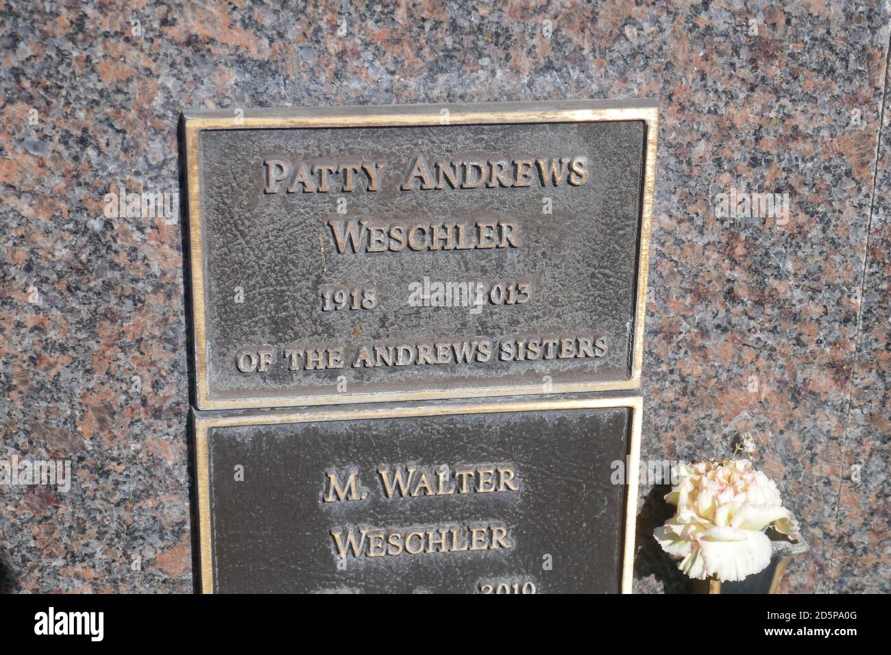 Patty andrews the andrews sisters hi-res stock photography and images ...