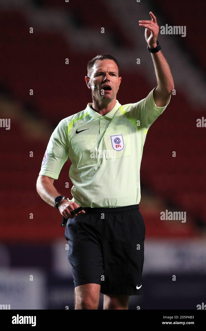 Match referee James Linington Stock Photo - Alamy