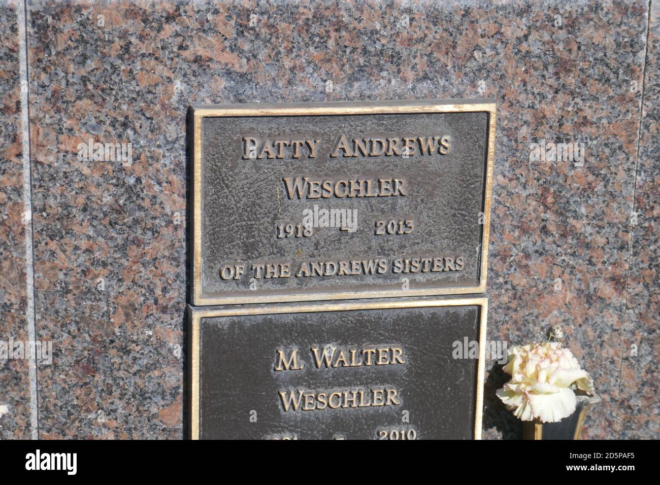 Patty andrews the andrews sisters hi-res stock photography and images ...