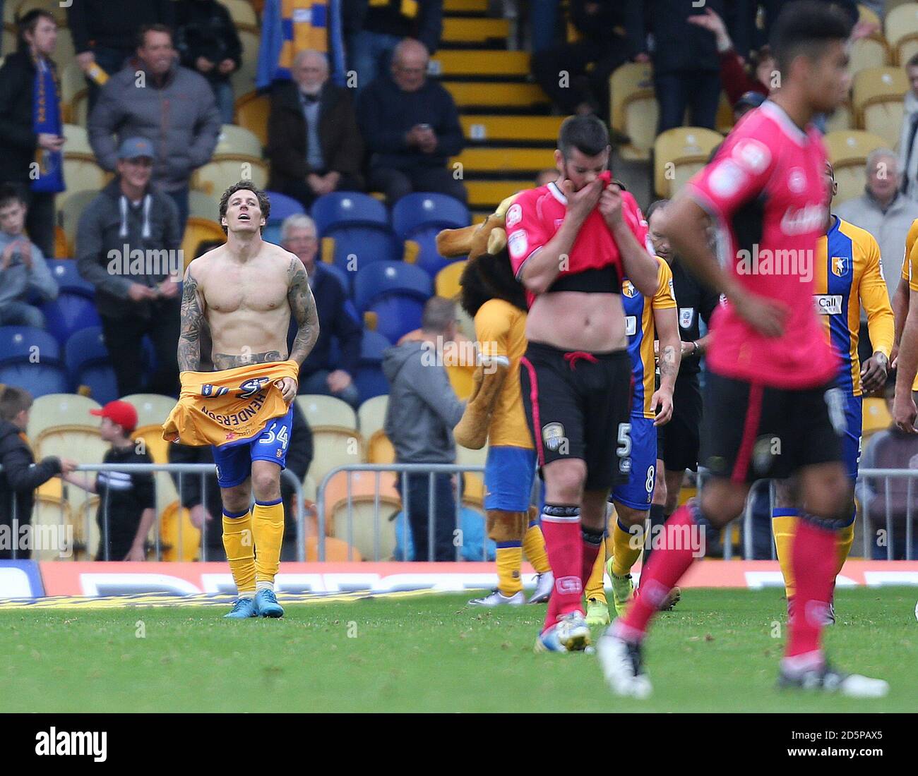 Mansfield Town's Darius Henderson celebrates scoring the 3rd goal ...