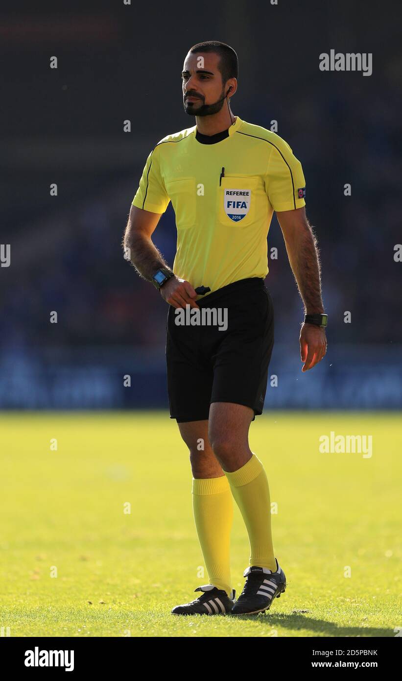 Referee Mohammed Al-Hakim Stock Photo - Alamy