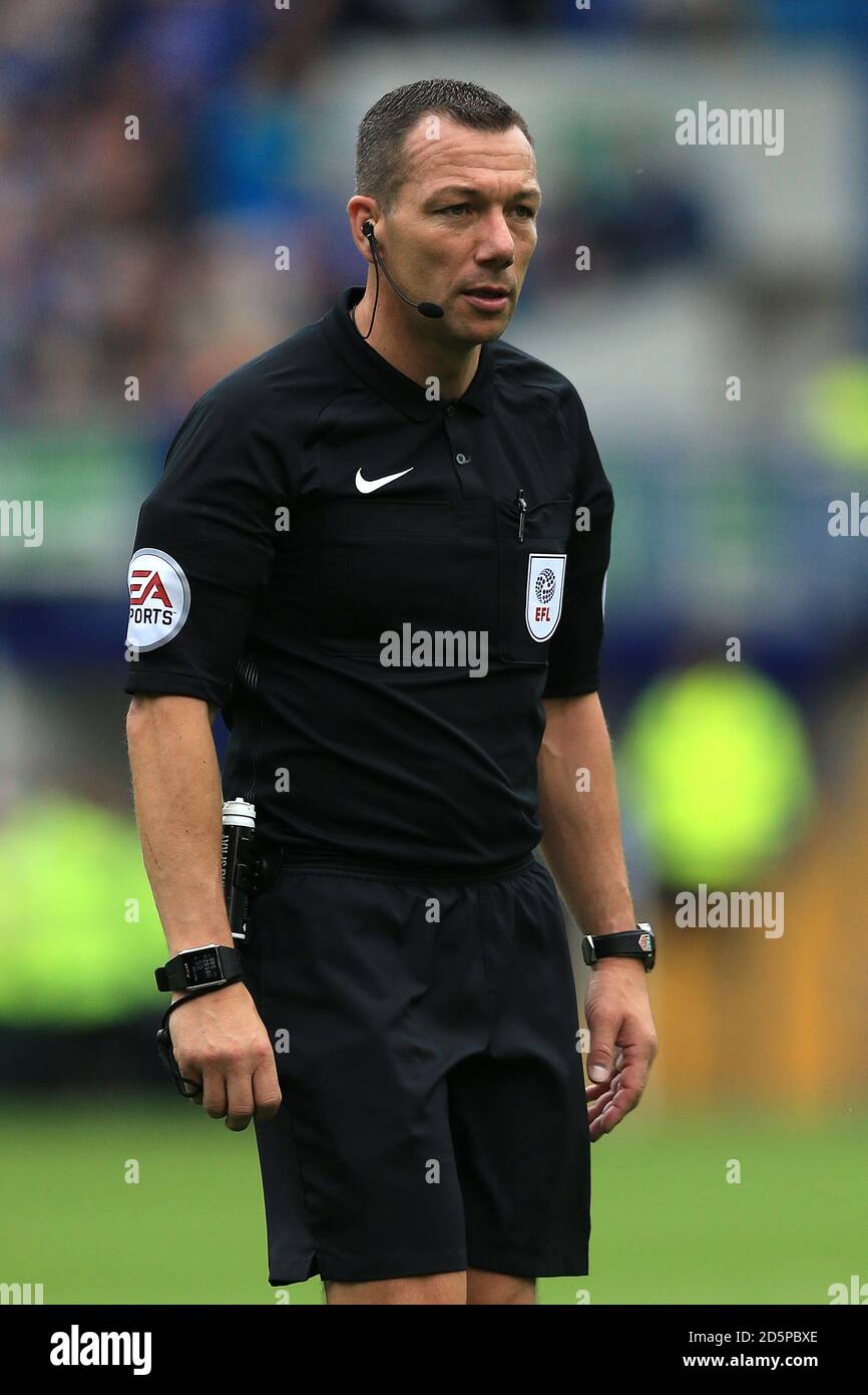 Referee Kevin Friend Stock Photo - Alamy