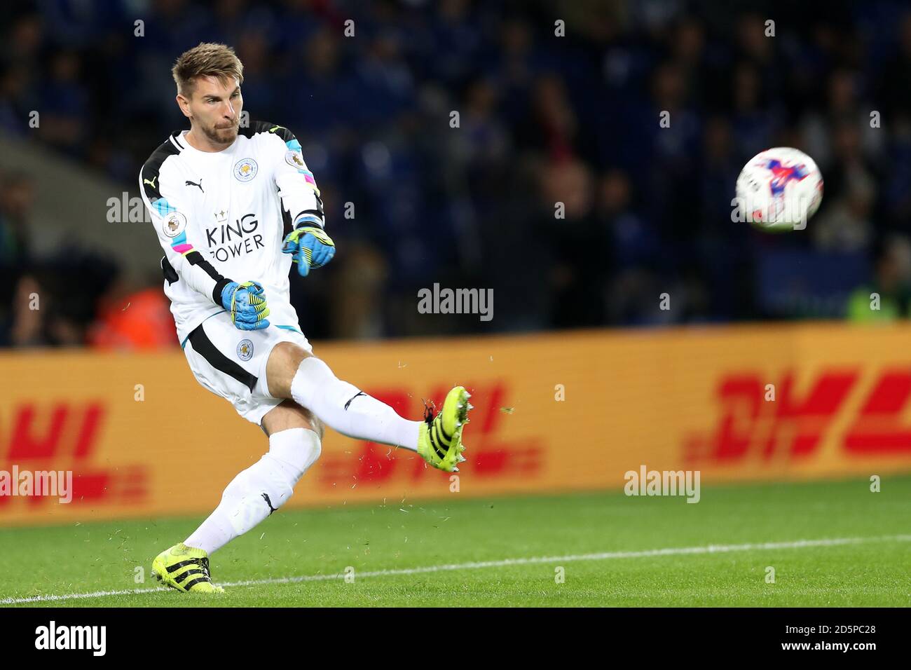 Goalkeeper ron robert zieler hi-res stock photography and images - Alamy