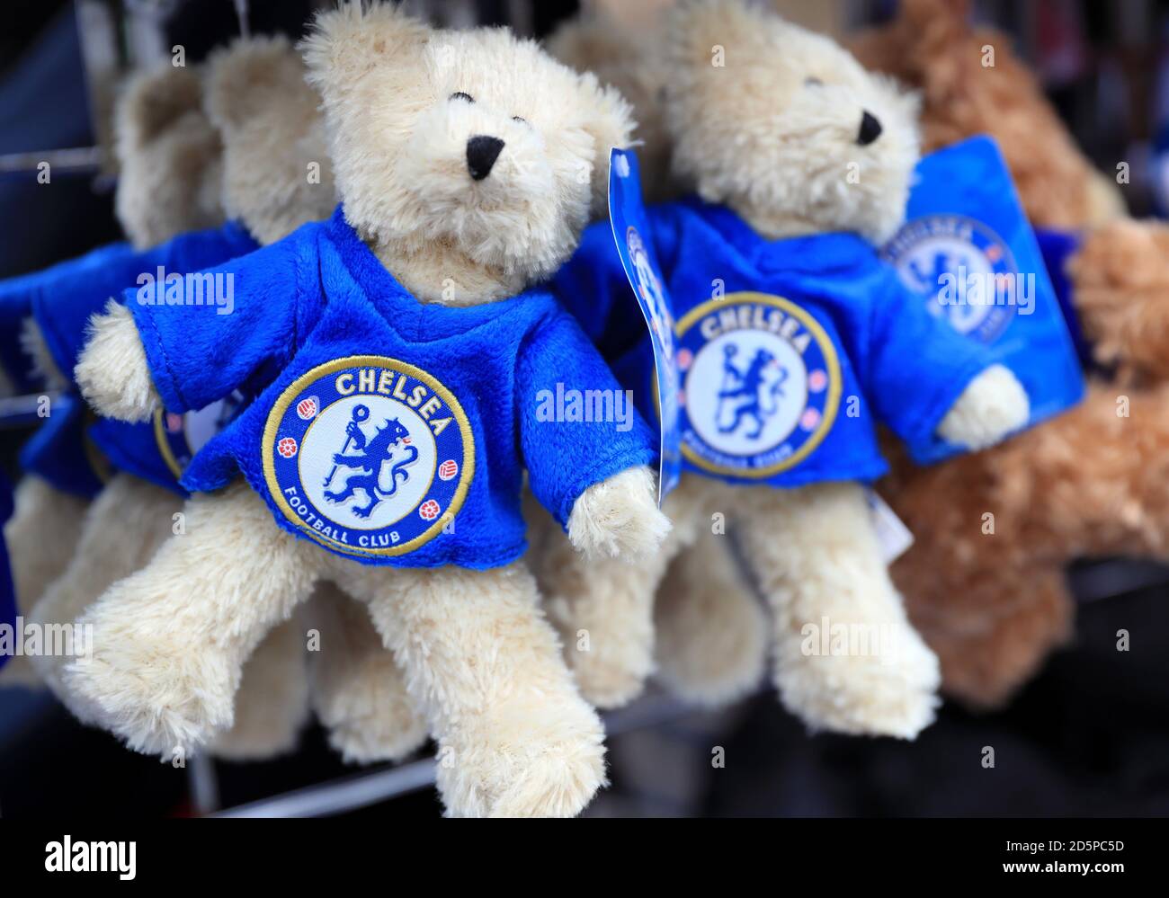 Stamford bridge outside hi-res stock photography and images - Alamy
