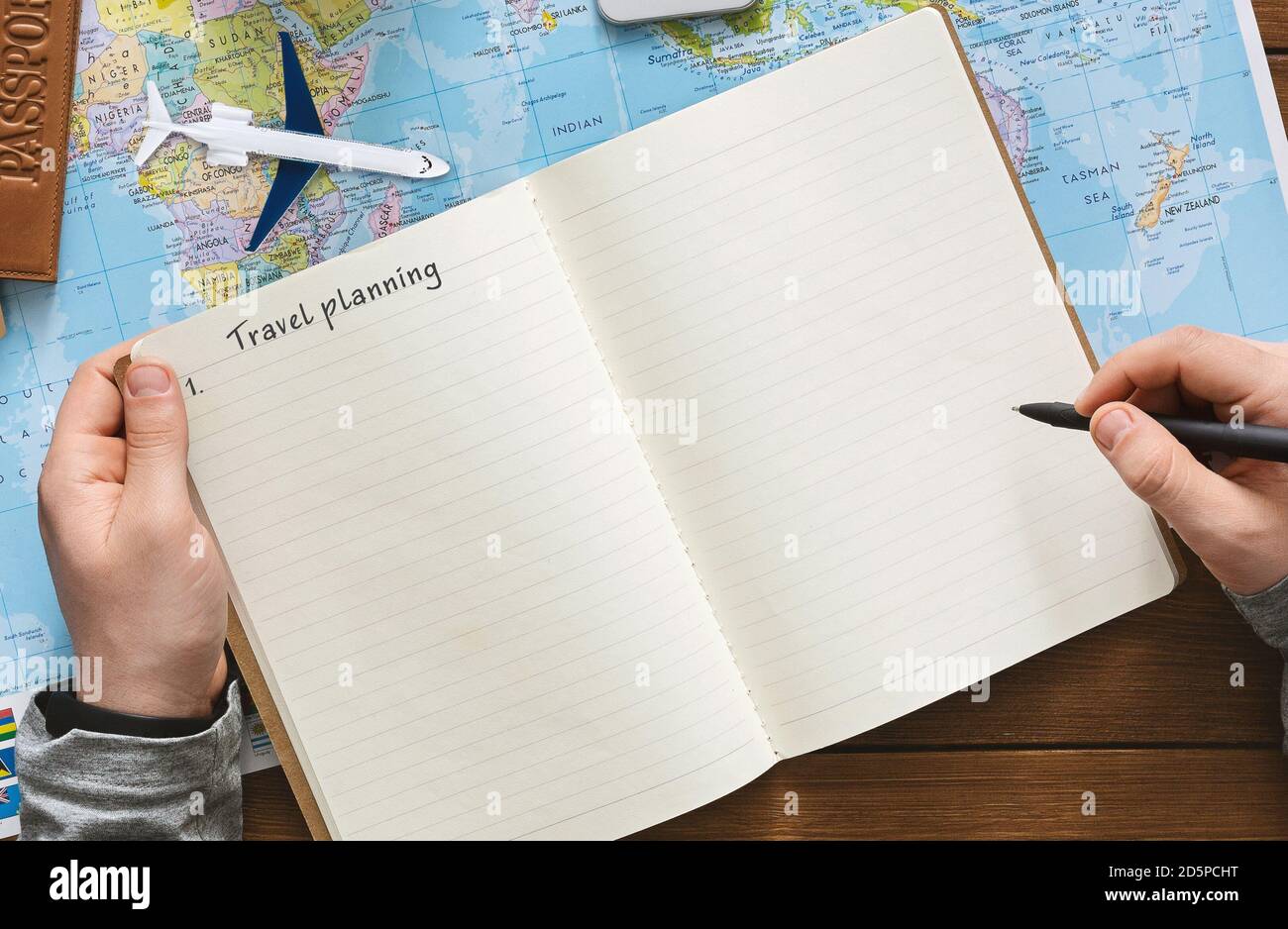 Man note taking map hi-res stock photography and images - Alamy