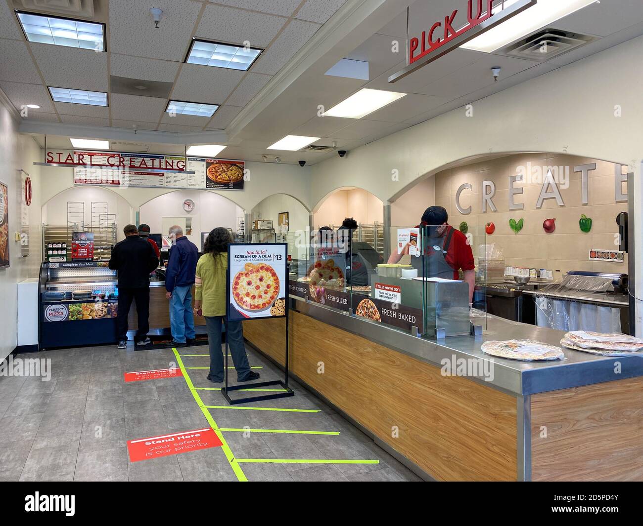 Springfield, IL/USA-10/2/20: People ordering pizzas at a Papa Murphys ...