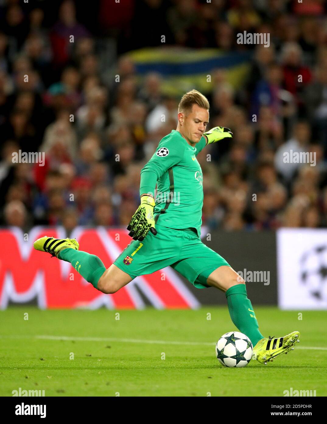 Barcelona goalkeeper Marc-Andre ter Stegen Stock Photo - Alamy