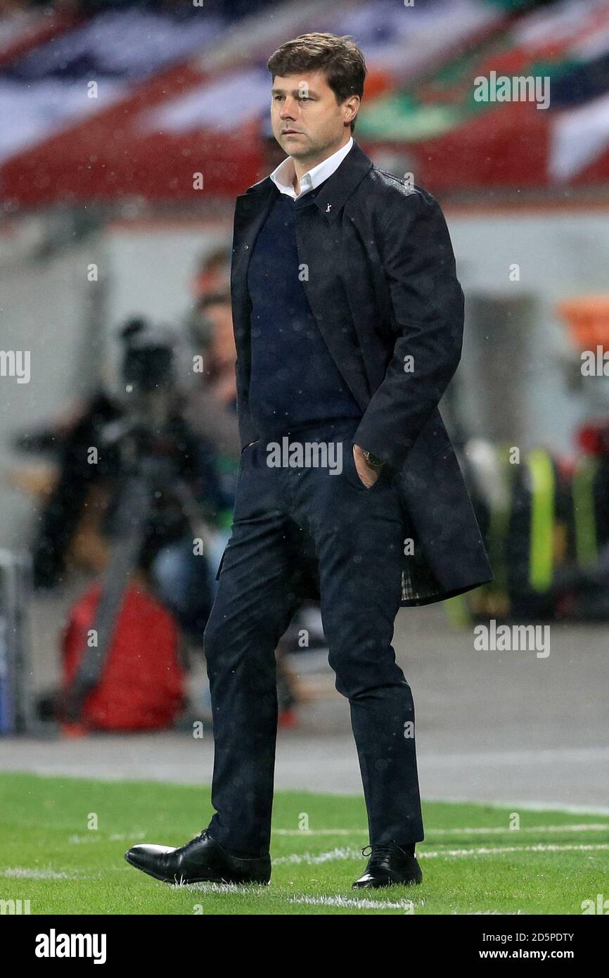 Full length mauricio pochettino hi-res stock photography and images - Alamy