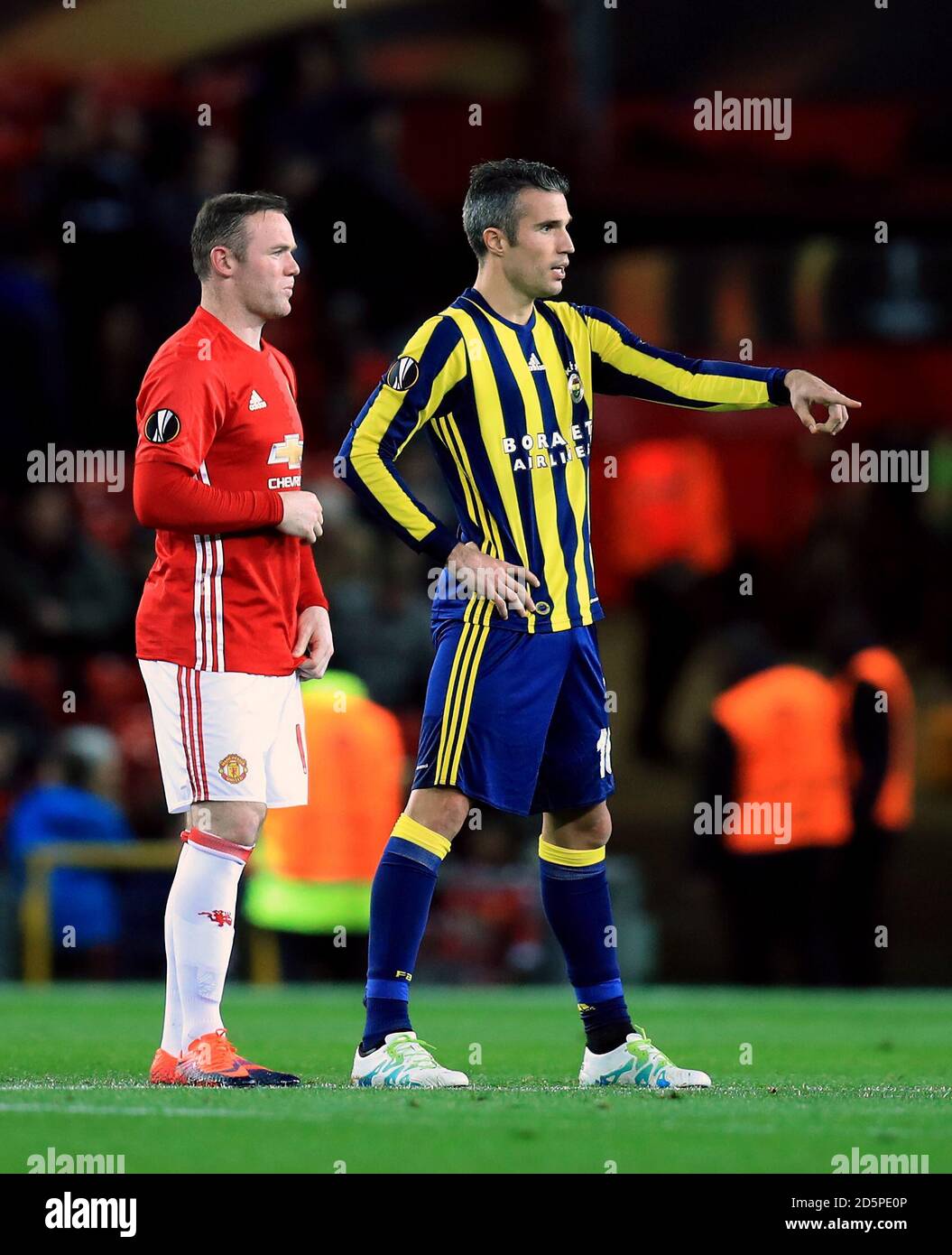 Manchester United's Wayne Rooney and Fenerbahce's Robin van Persie ... Manchester United's Wayne Rooney and Fenerbahce's Robin van Persie ...