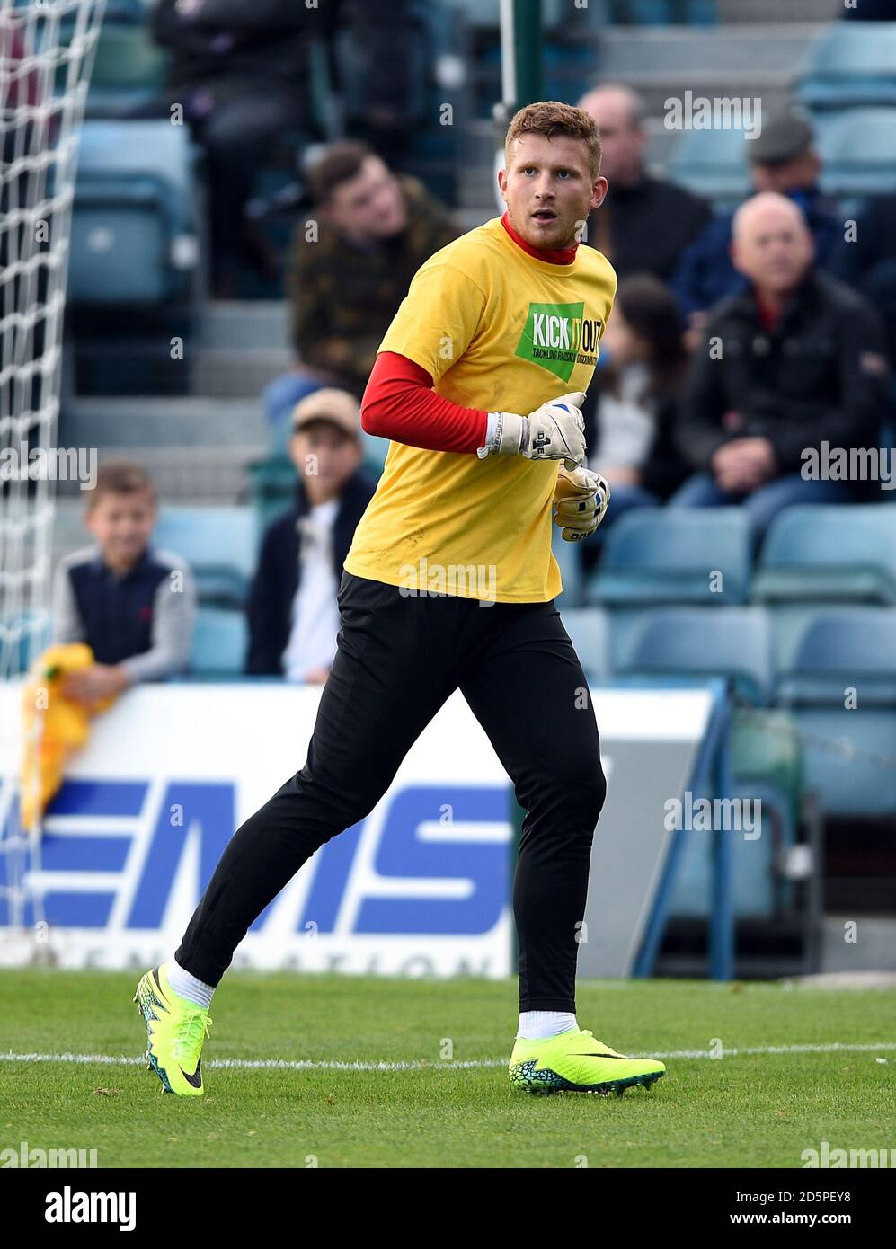 Charlton Athletic goalkeeper Dillon Phillips Stock Photo - Alamy