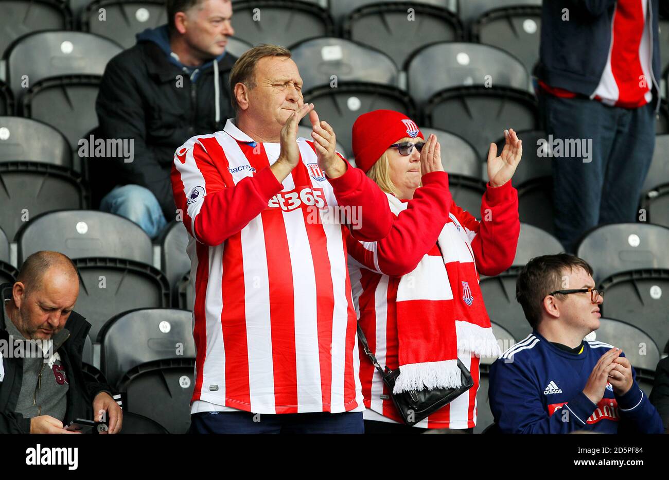 Applaud top half fans football hi-res stock photography and images - Alamy