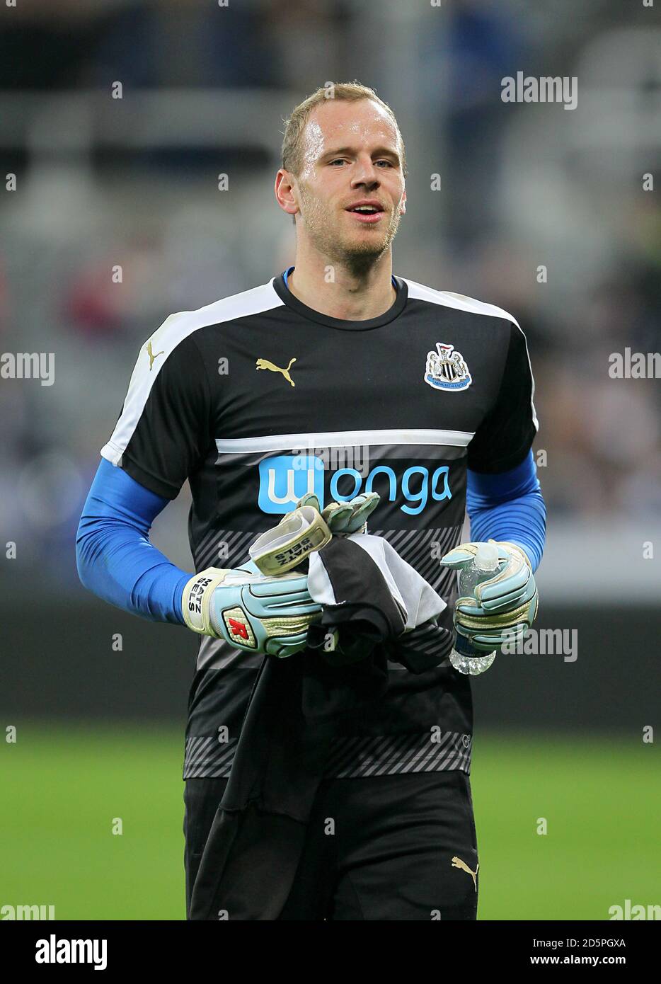 Newcastle united goalkeeper matz sels hi-res stock photography and ...