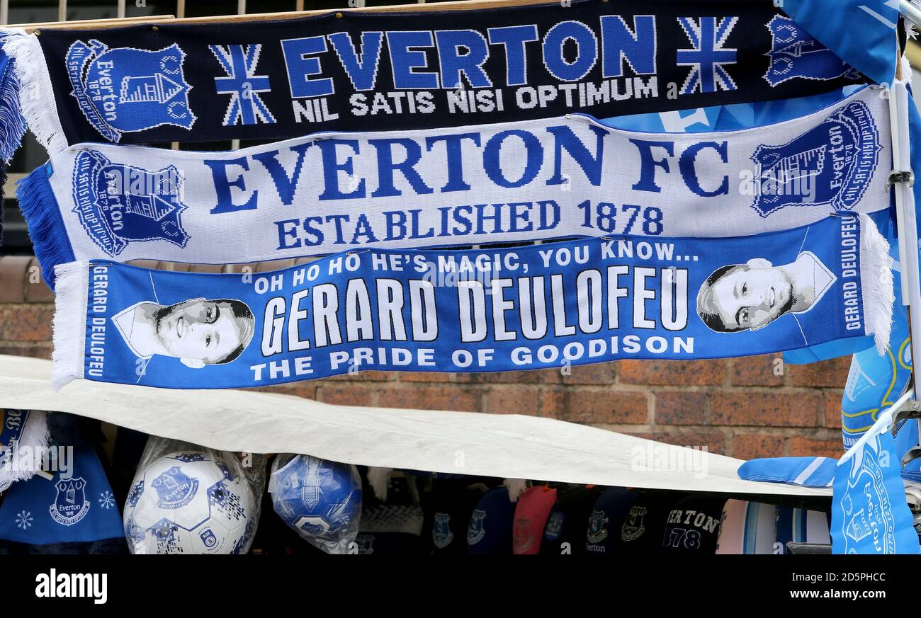 Everton scarves hi-res stock photography and images - Alamy