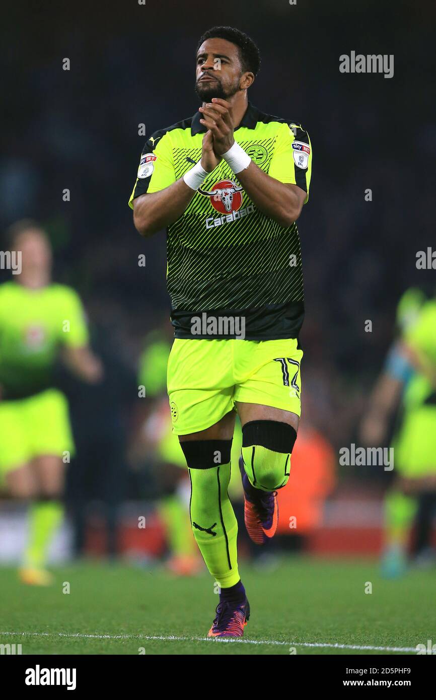 Reading's Garath McCleary applauds the travelling support Stock Photo ...