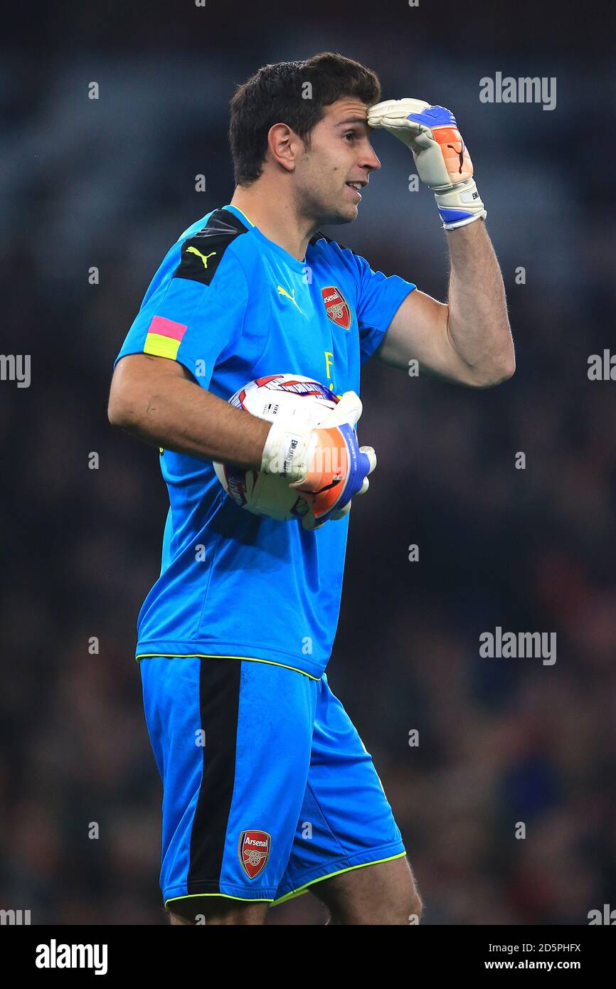 Arsenal goalkeeper emiliano martinez hi-res stock photography and ...