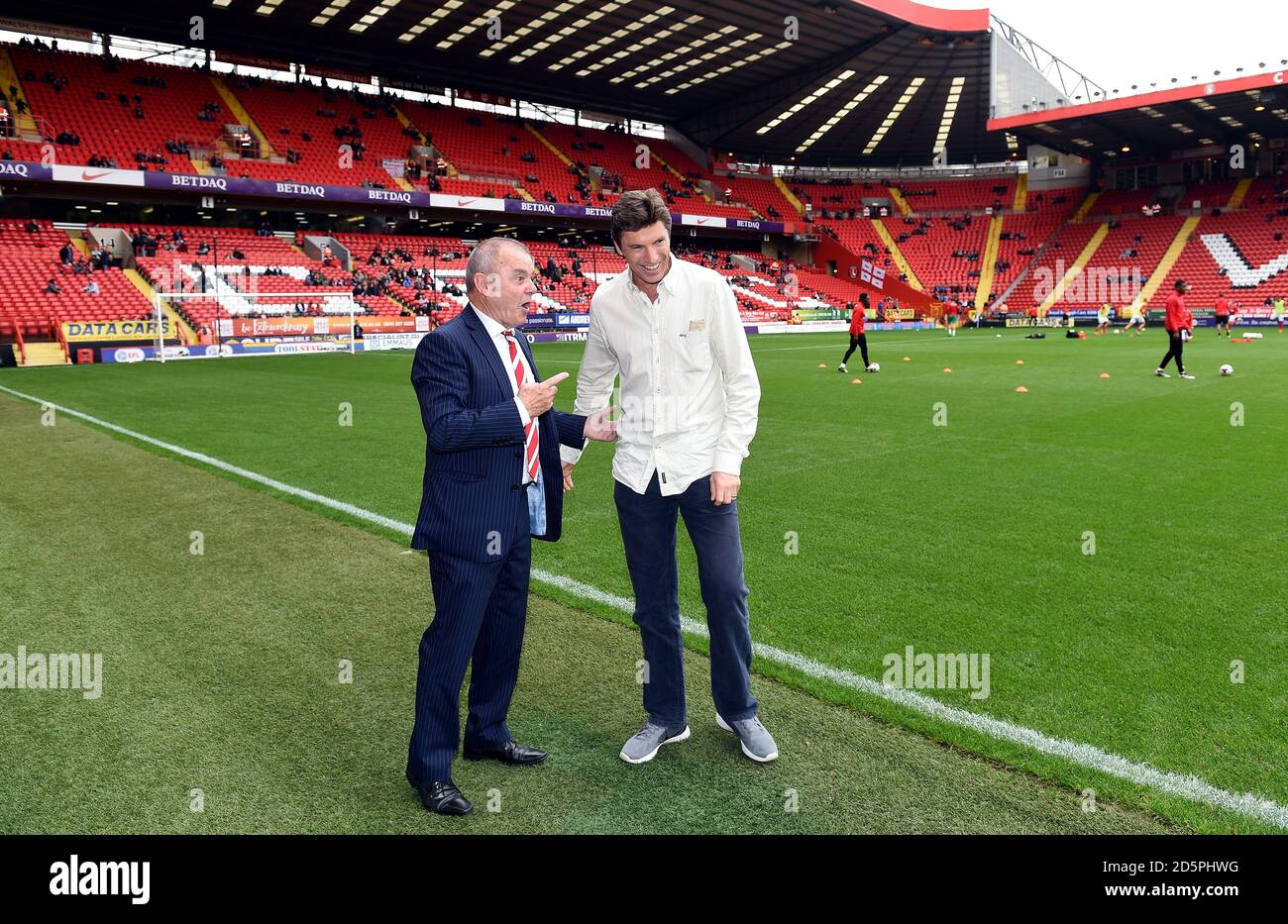 Former Charlton Athletic players Andy Hunt (right) and Keith Peacock ...