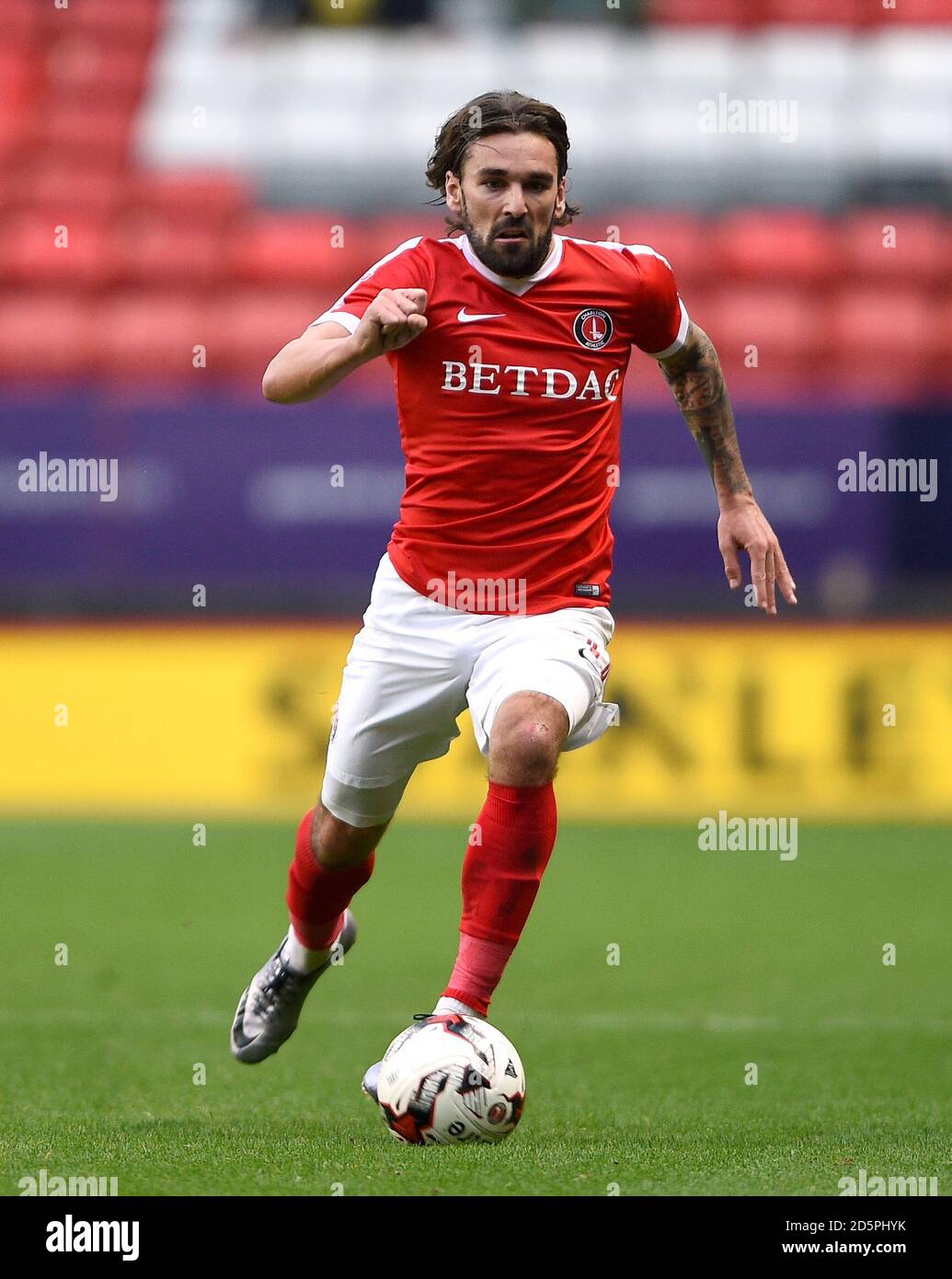 Charlton Athletic's Ricky Holmes Stock Photo - Alamy