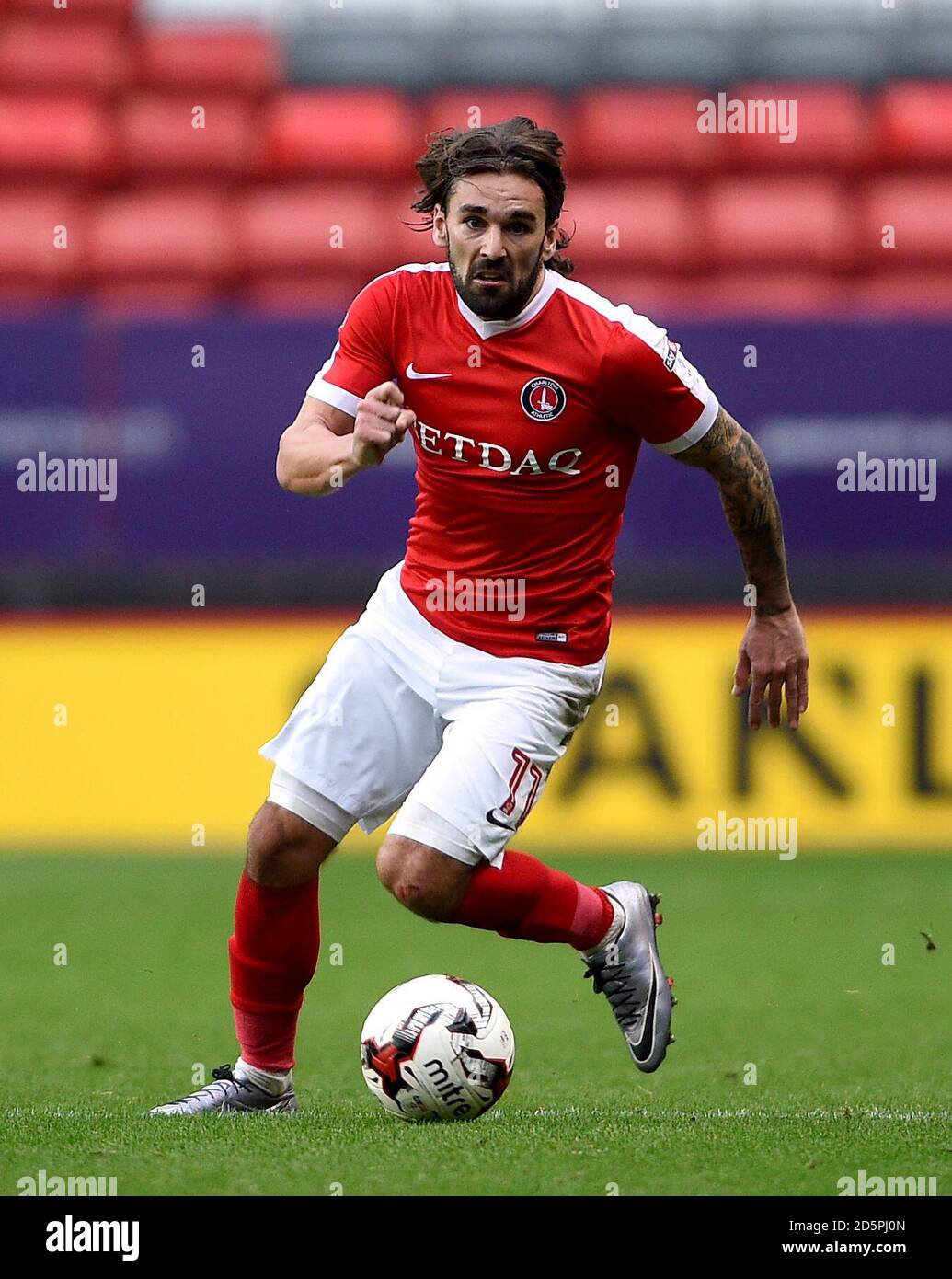 Charlton Athletic's Ricky Holmes Stock Photo - Alamy