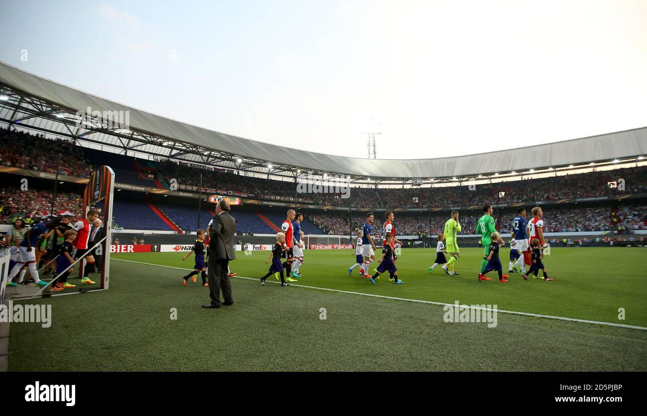 Manchester united fans walk hi-res stock photography and images - Alamy
