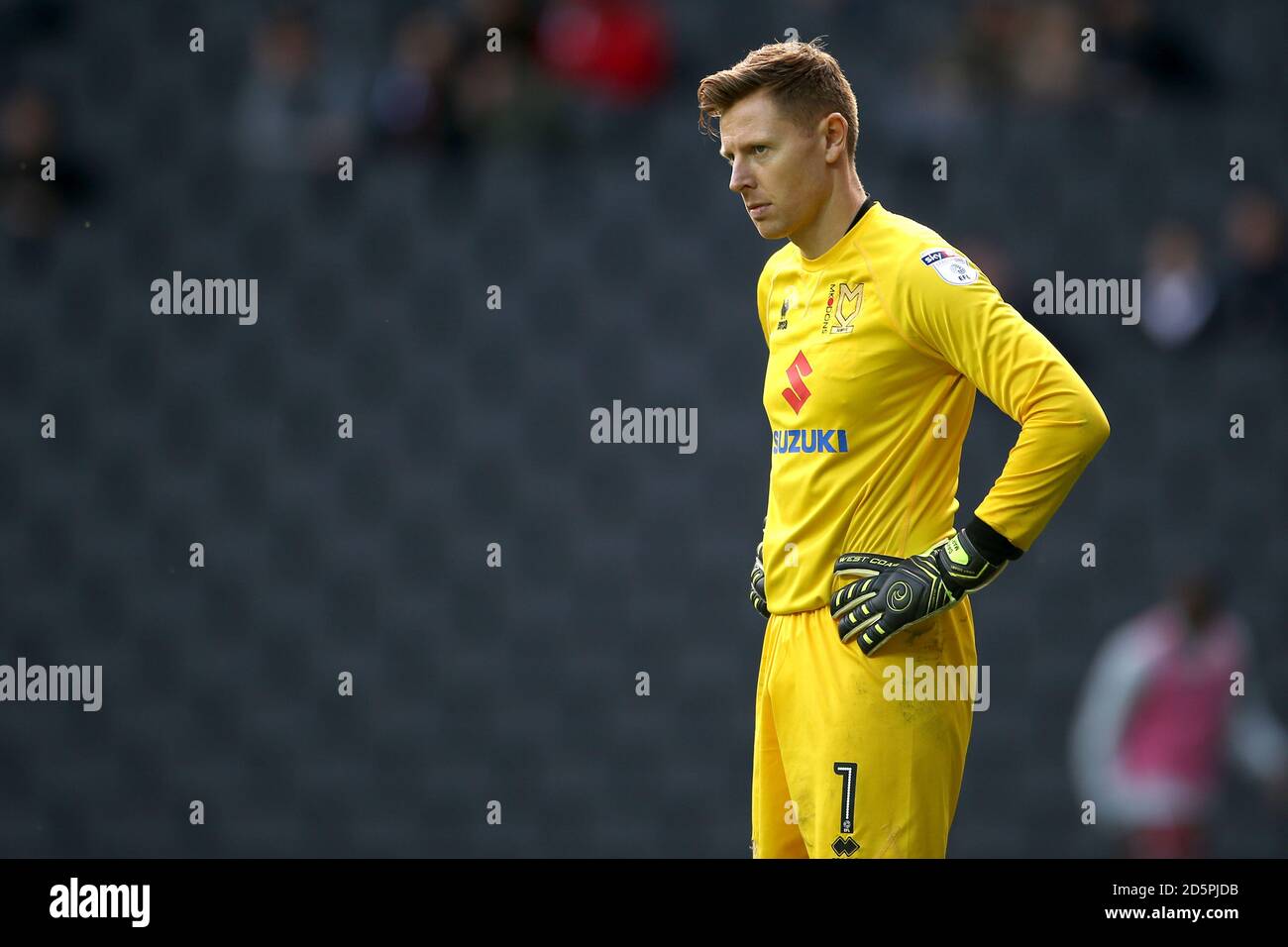 Milton Keynes Dons goalkeeper David Martin Stock Photo - Alamy