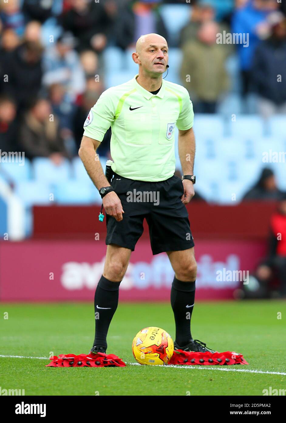 Referee Roger East Stock Photo - Alamy