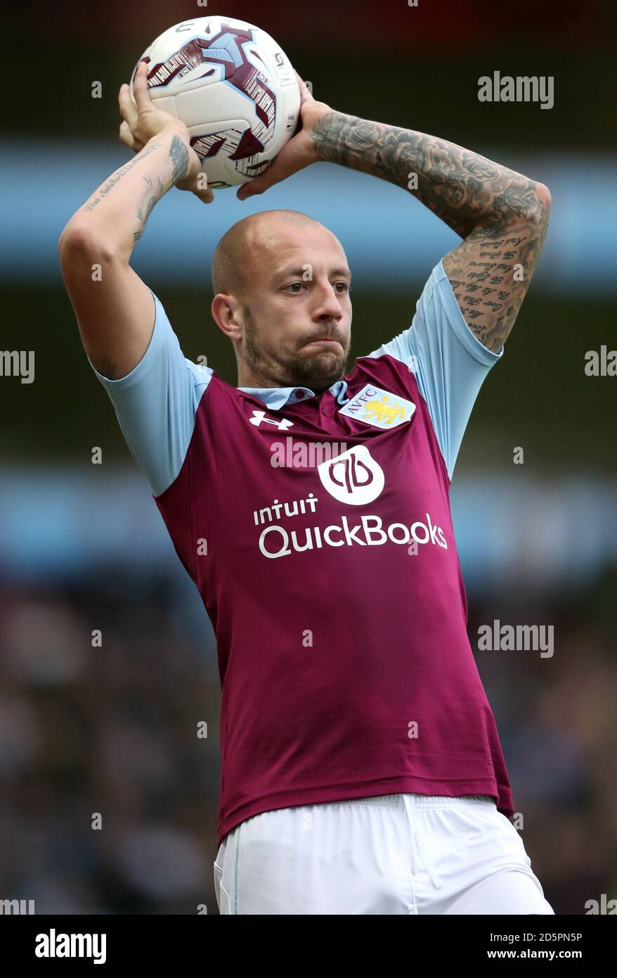 Alan Hutton, Aston Villa Stock Photo - Alamy