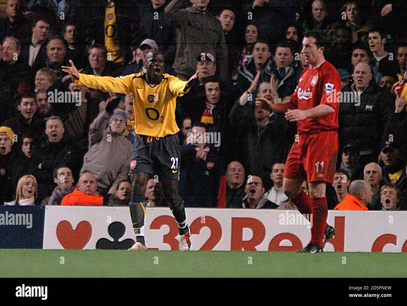 Graham poll premier league referee hi-res stock photography and images ...