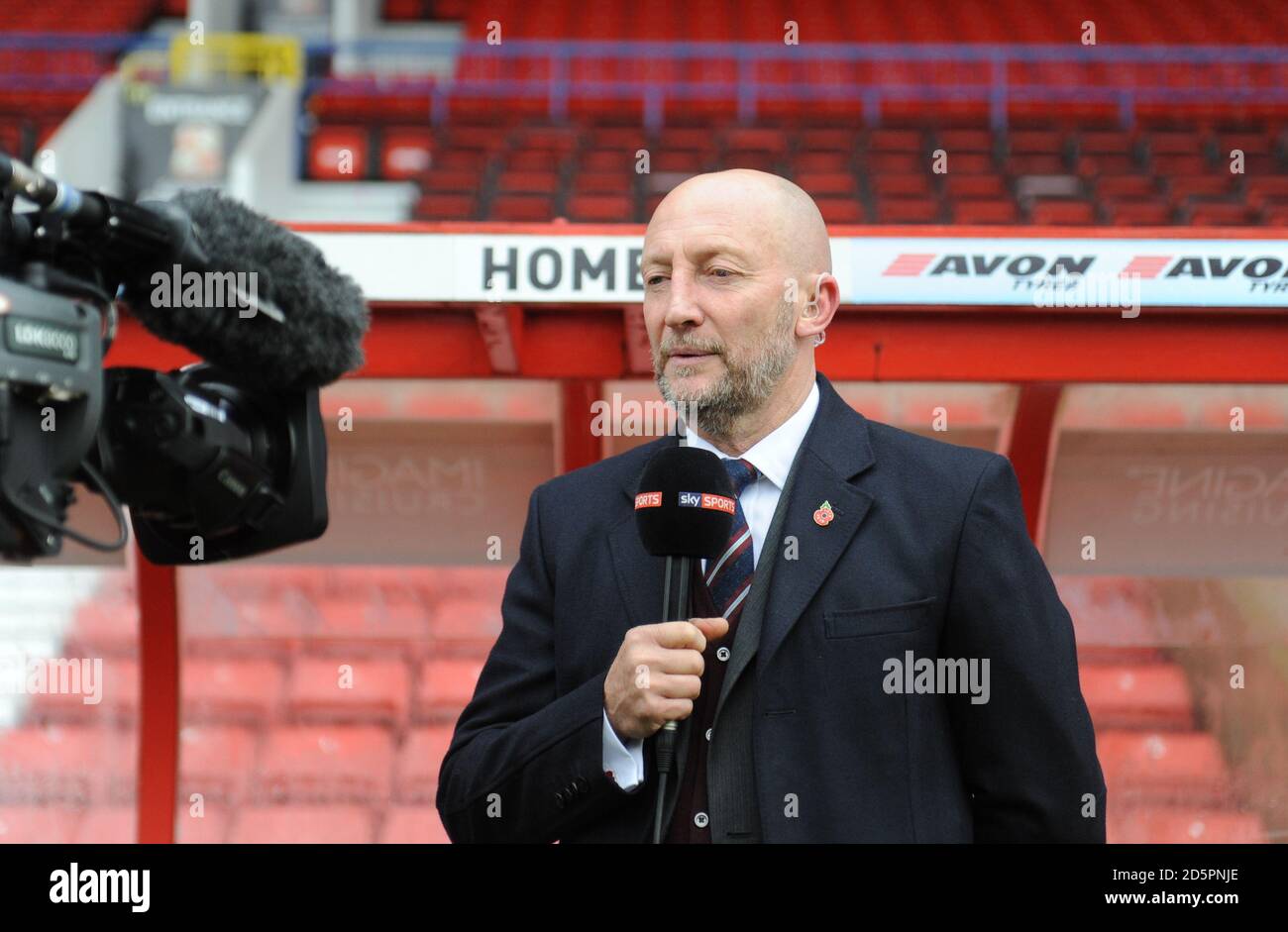 Qpr manager hi-res stock photography and images - Alamy