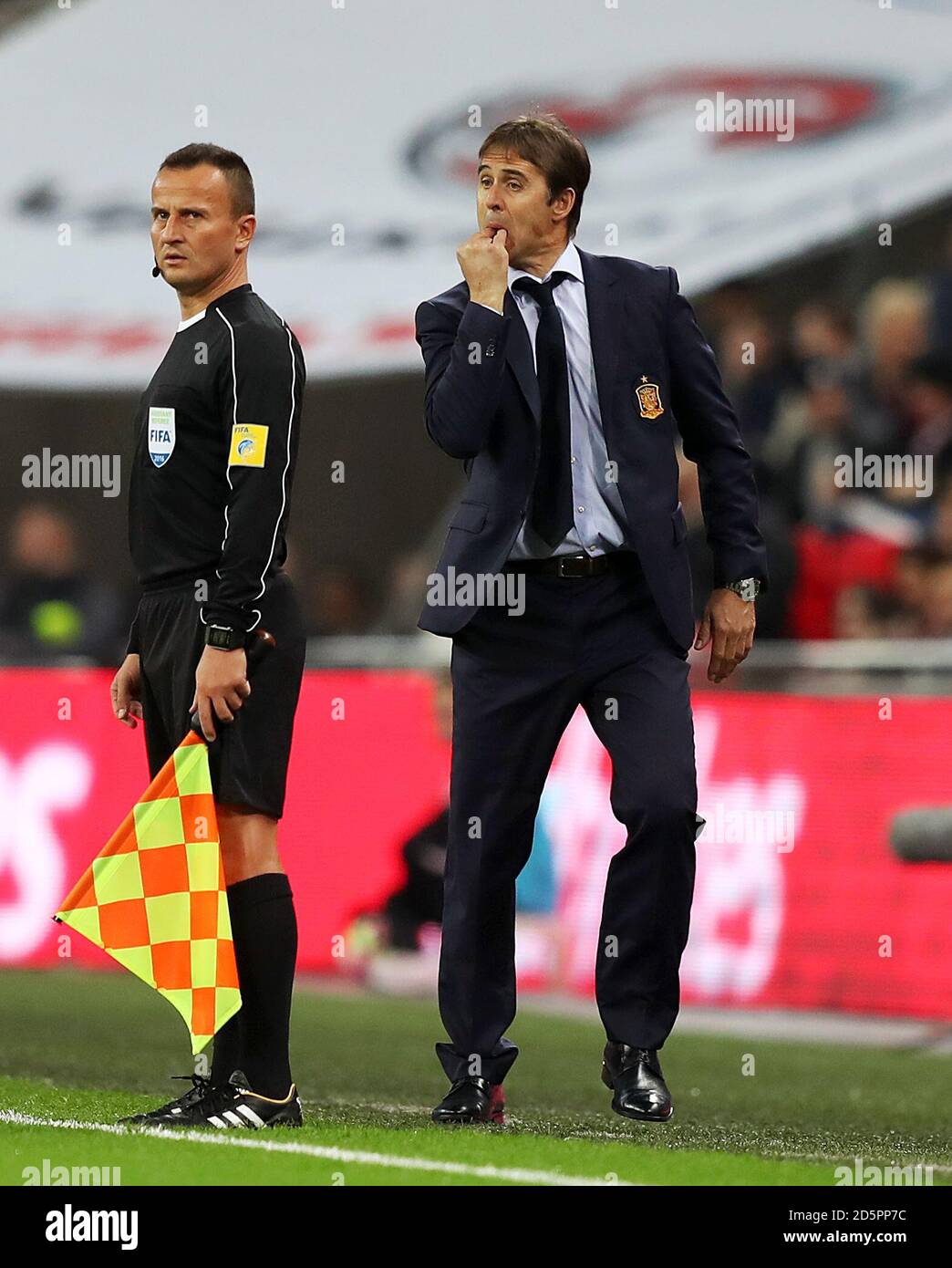 Spain manager Julen Lopetegui on the touchline Stock Photo - Alamy