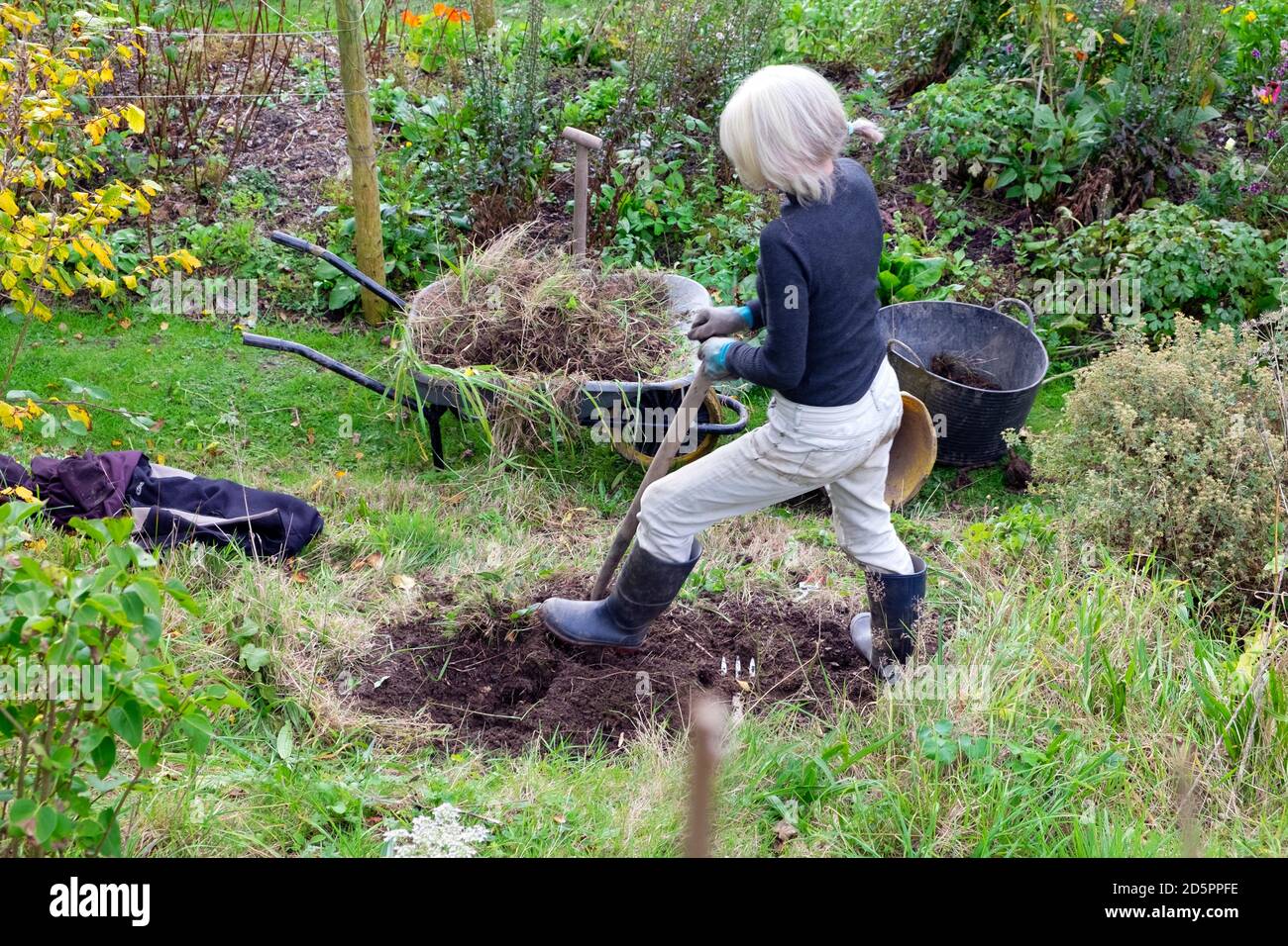 Old woman with wheelbarrow hi-res stock photography and images - Alamy