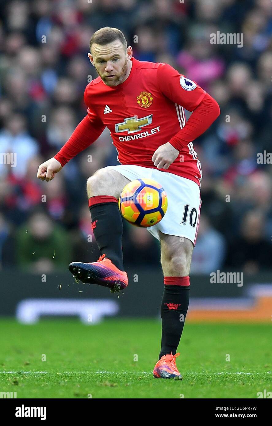 Manchester united's wayne rooney in action hi-res stock photography and ...