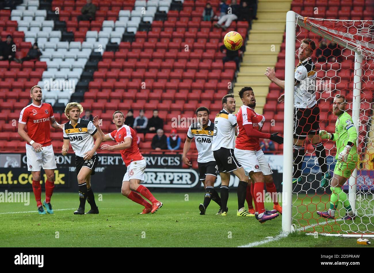 Charlton Athletic's Jason Pearce hits the bar with this header Stock ...