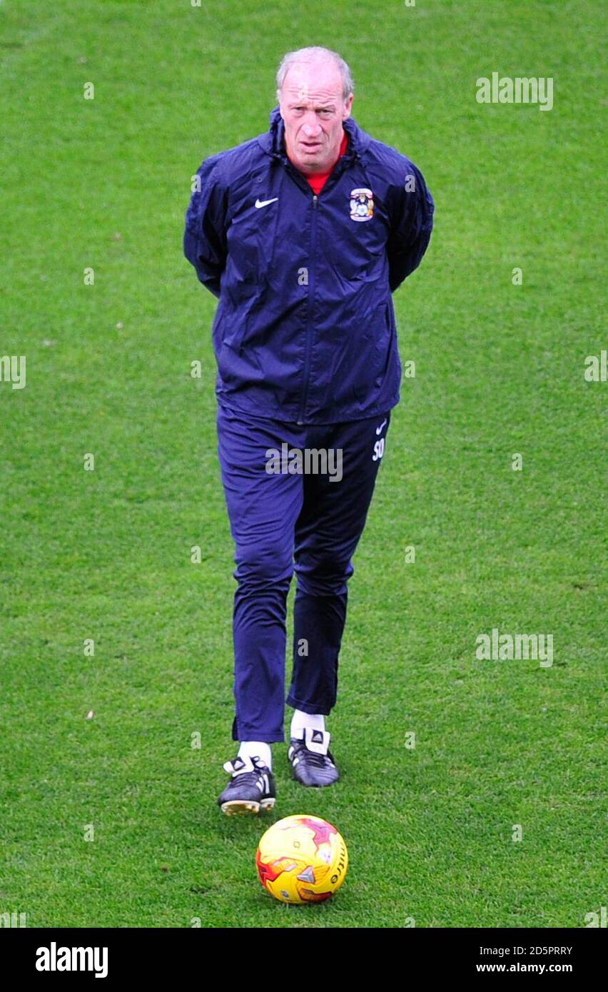 Coventry City goalkeeping coach Steve Ogrizivic Stock Photo - Alamy