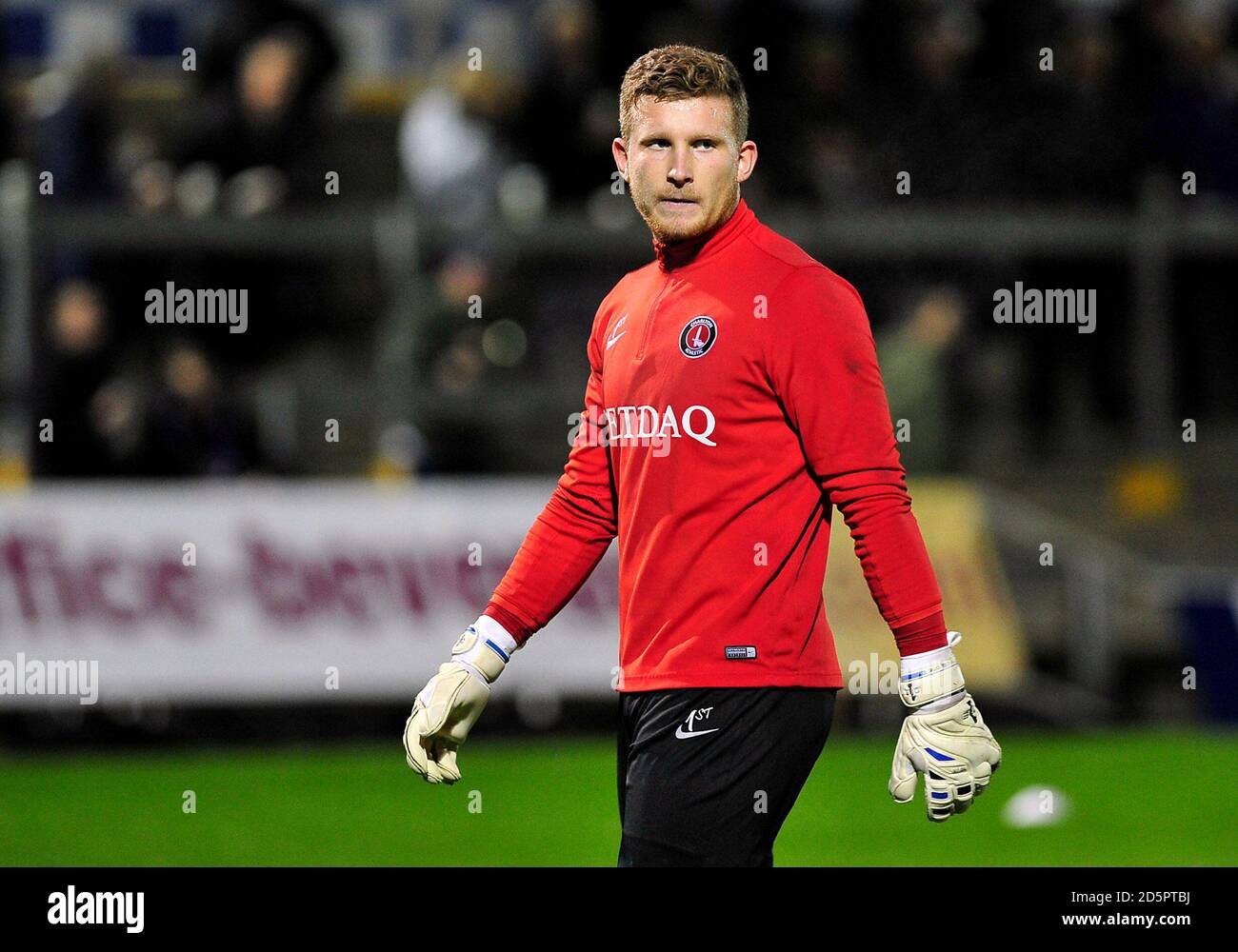 Charlton athletic goalkeeper dillon phillips hi-res stock photography ...