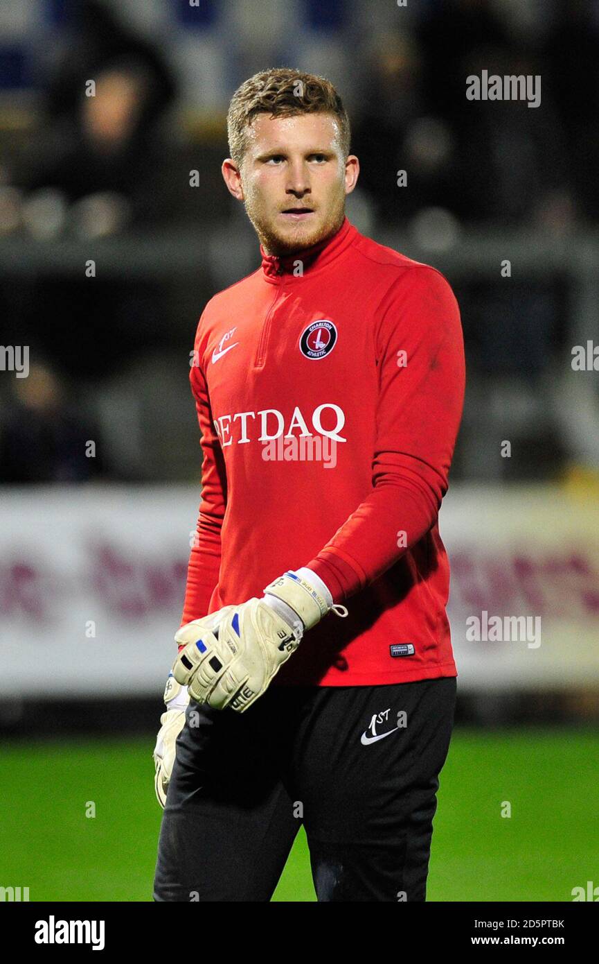 Charlton athletic goalkeeper dillon phillips hi-res stock photography ...